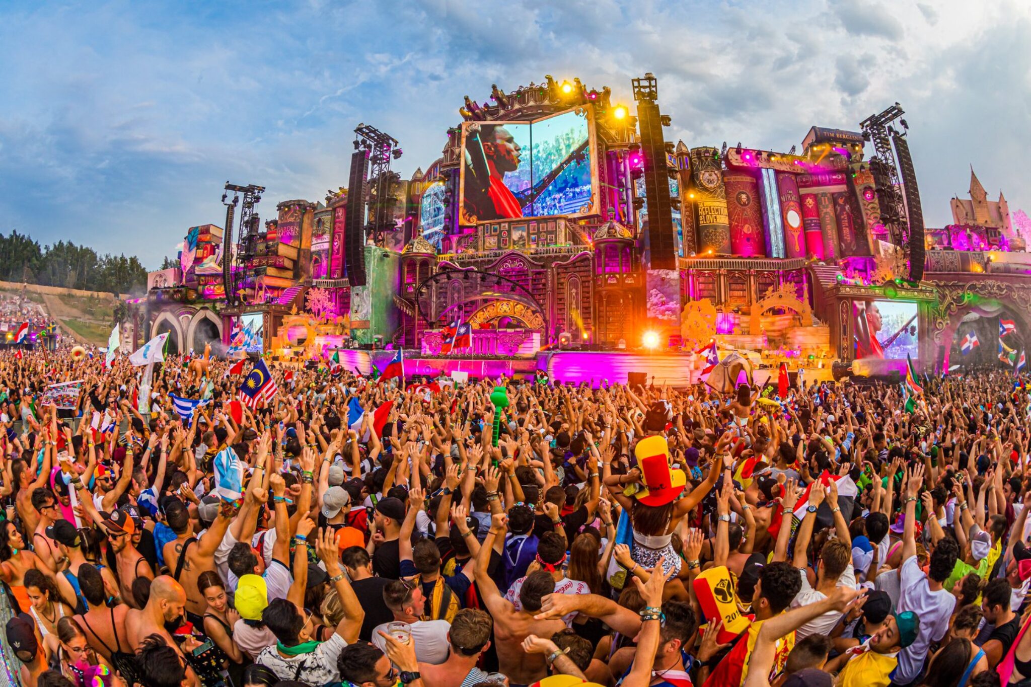 What is EDM Music? Explained + Examples | Your Local Musician